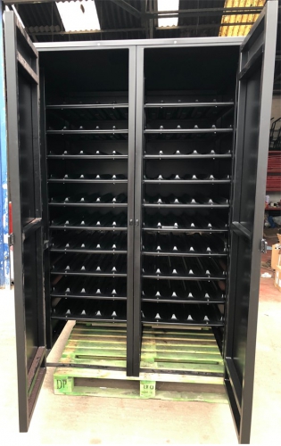 Double Medical Oxygen Cabinet - Secure Storage for Up to 100 CD/E Cylinders