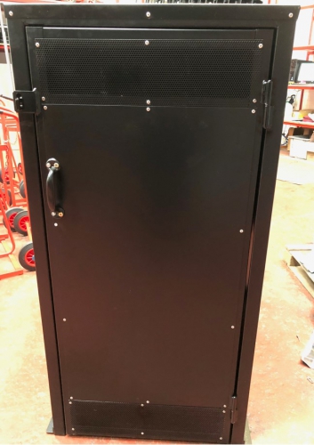 Medium Medical Oxygen Cabinet - Secure Storage for 18 Cylinders